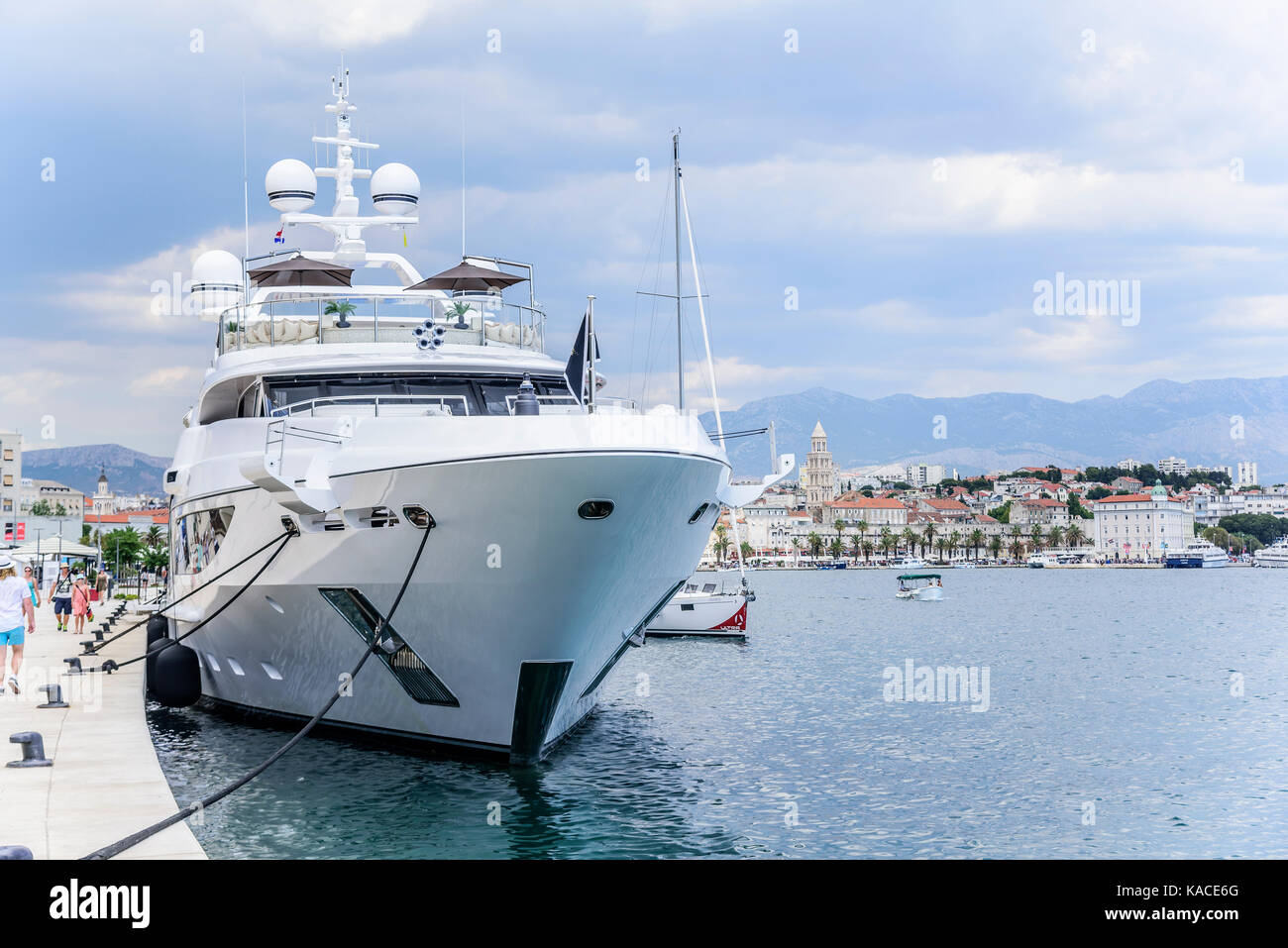 Split boat anchor hi-res stock photography and images - Alamy