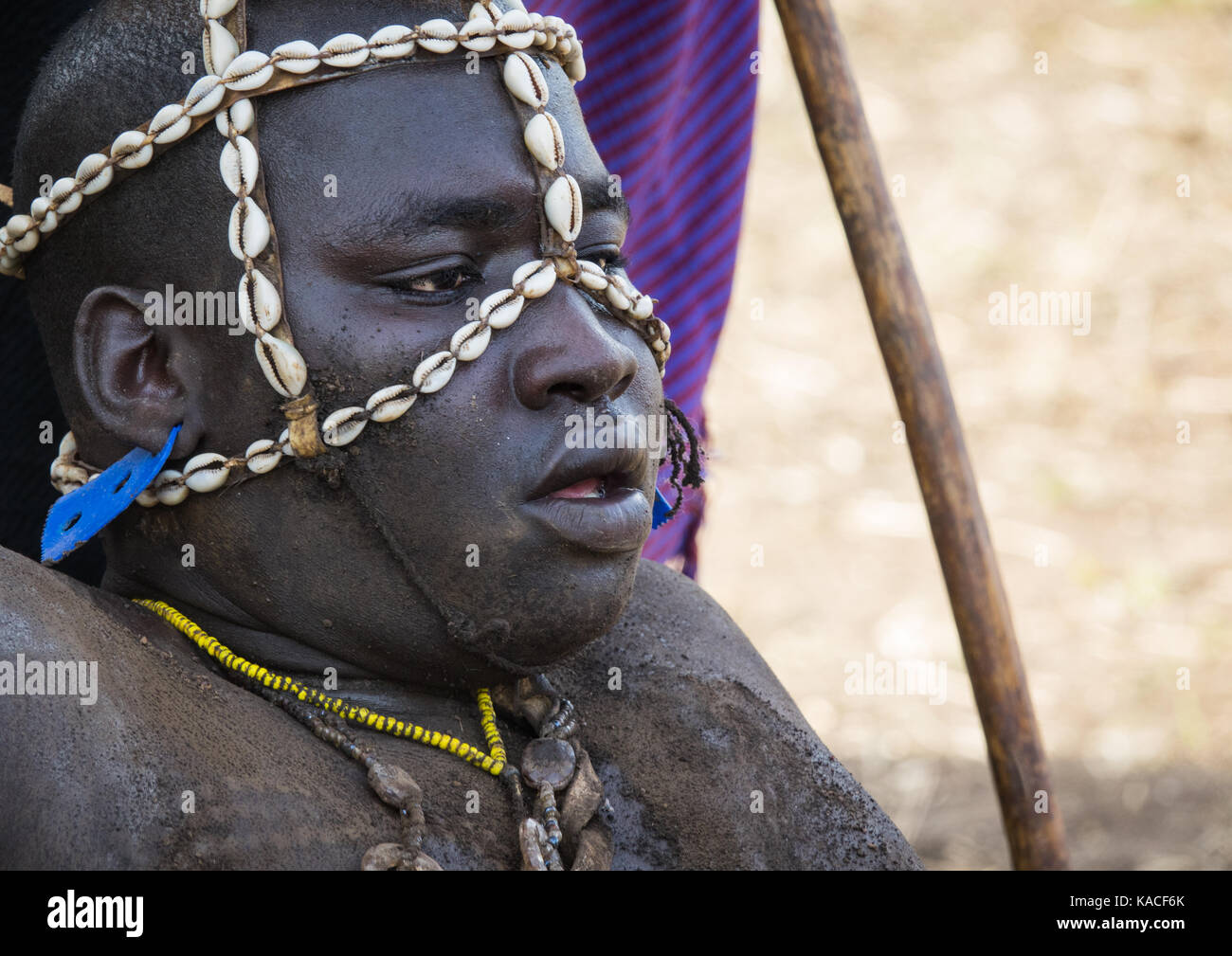 Bodi tribe man celebrating Kael ceremony, Gurra, Hana Mursi, Omo Valley ...