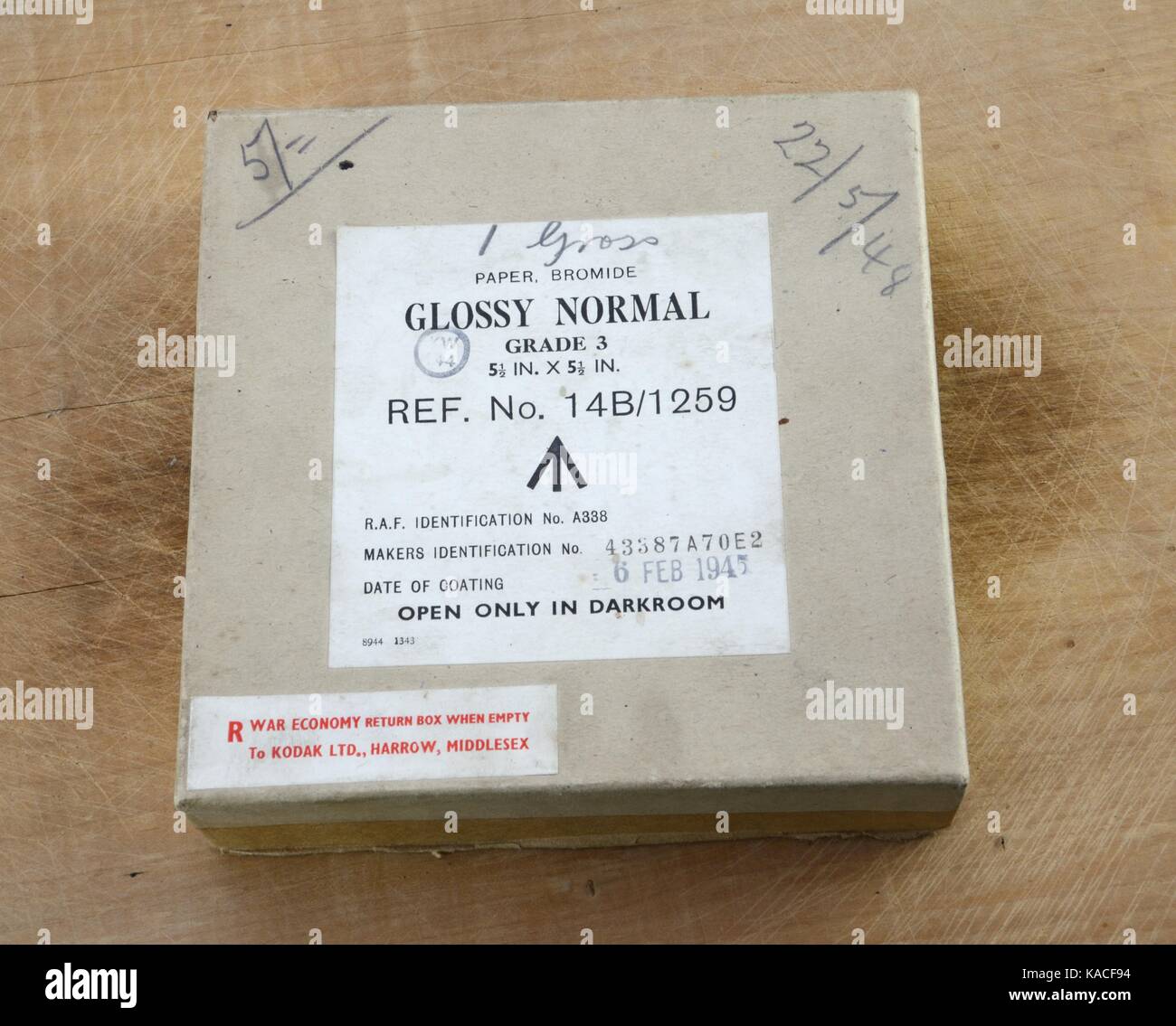 Retro box of WW2 era RAF issue photographic paper c1945 Stock Photo - Alamy