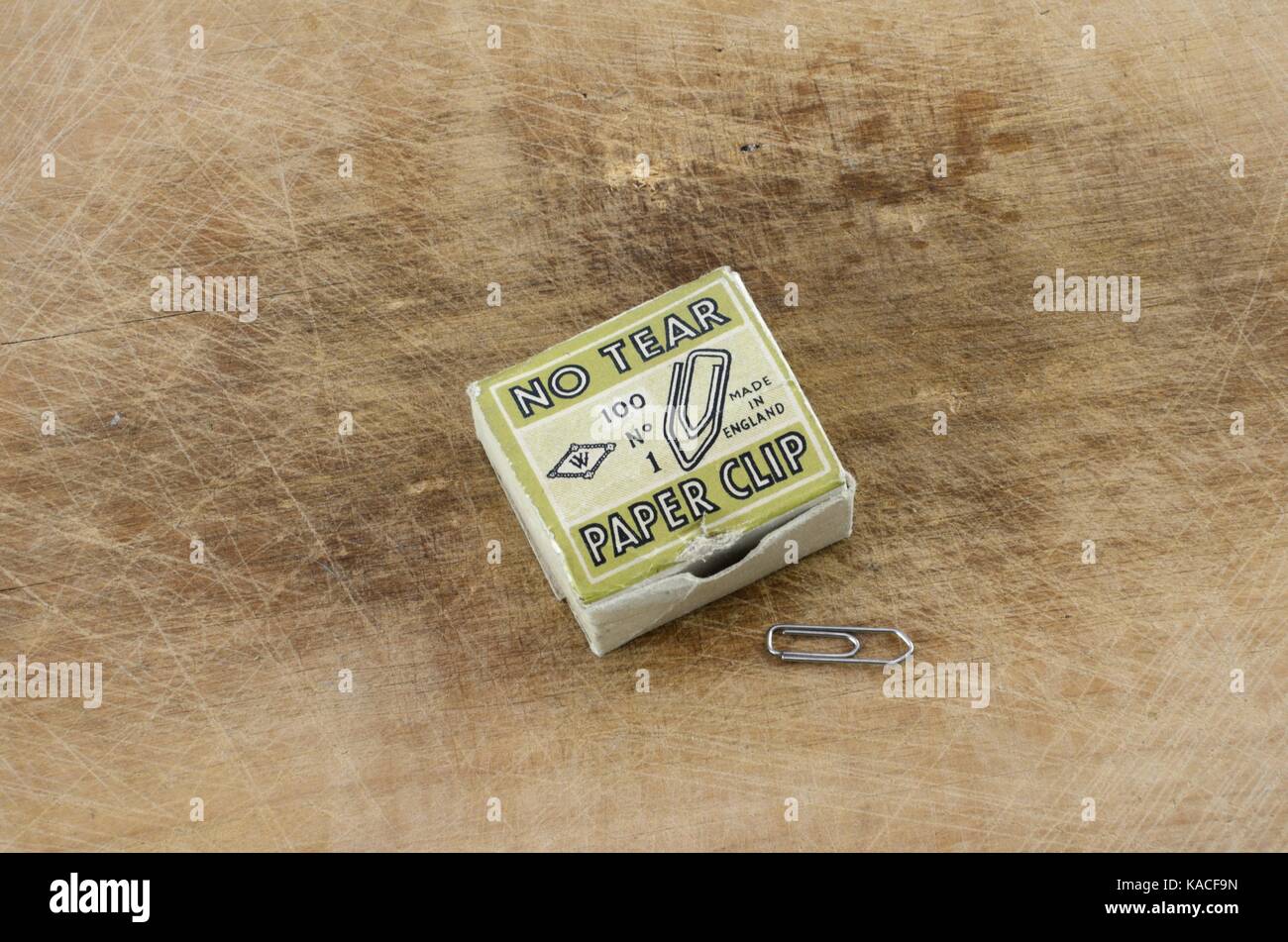 Retro box of Paper Clips Stock Photo - Alamy