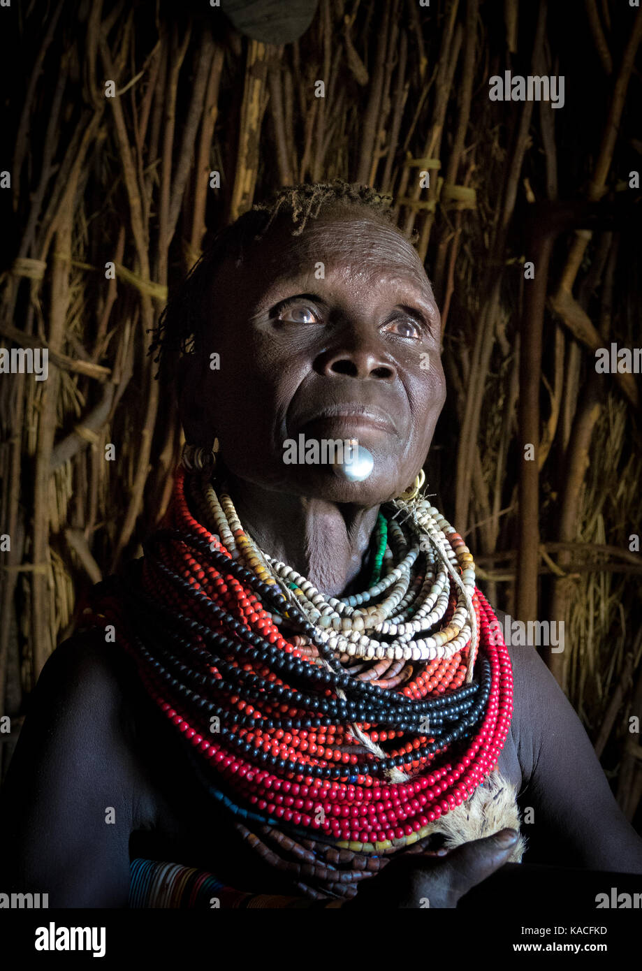 Nyangatom people hi-res stock photography and images - Alamy