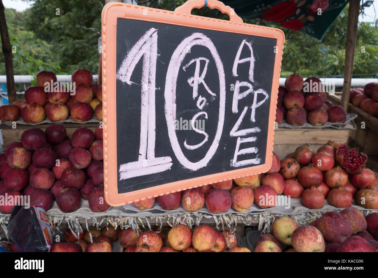 Fixed price sign hi-res stock photography and images - Alamy