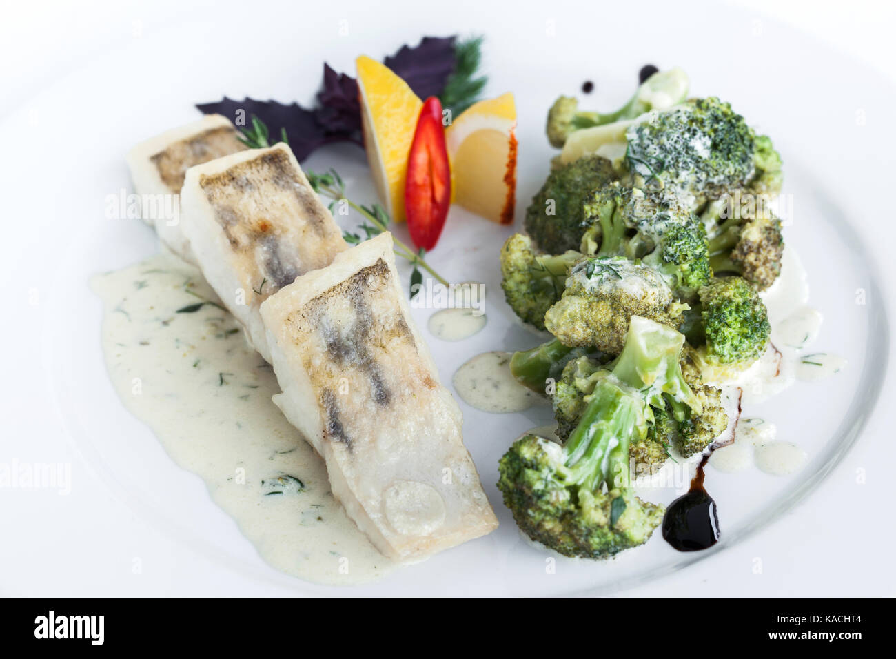 Steamed fish with broccoli Stock Photo - Alamy