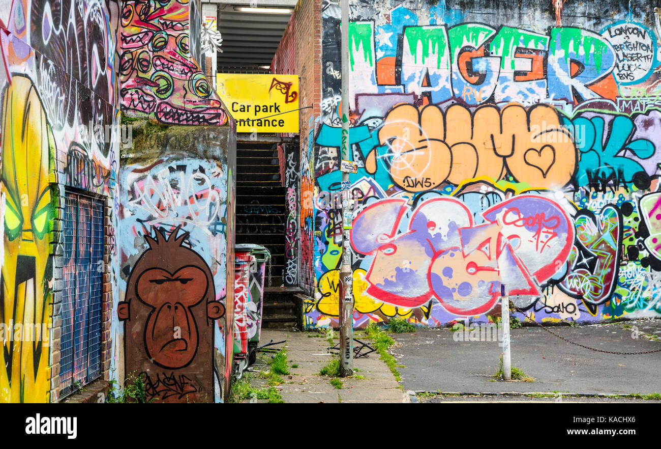 Back street graffiti hi-res stock photography and images - Alamy