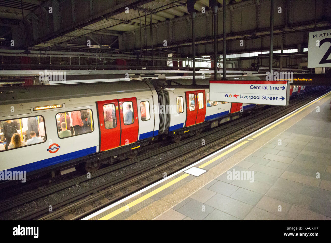 Platform at Liverpool Street station Stock Photo - Alamy