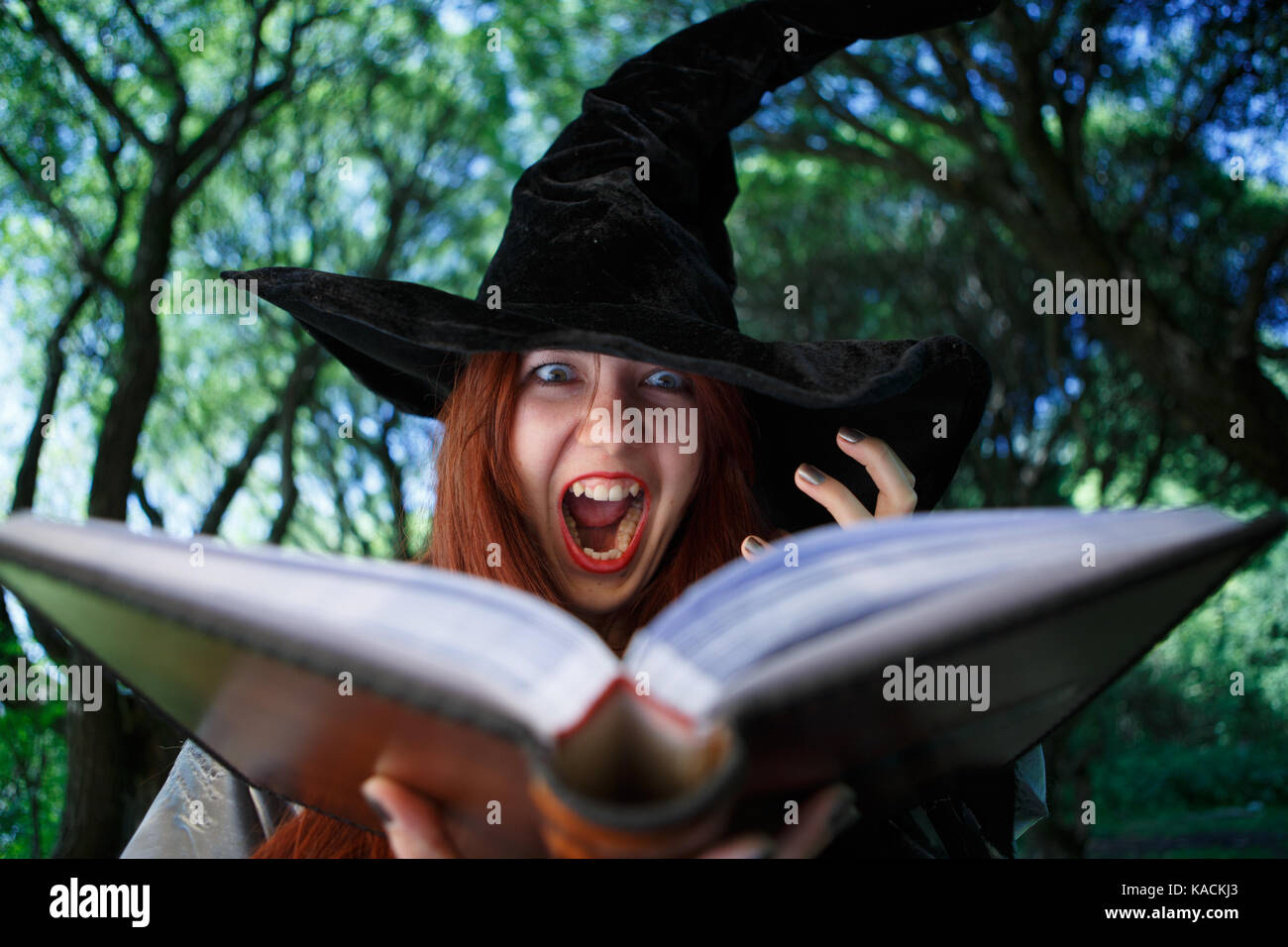 Crying witch hi-res stock photography and images - Alamy