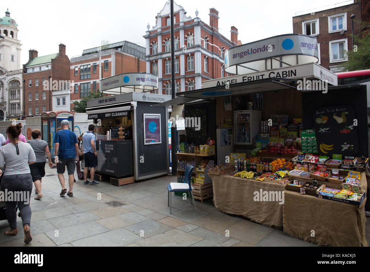 Kiosk outside Angel Islington underground station Stock Photo - Alamy