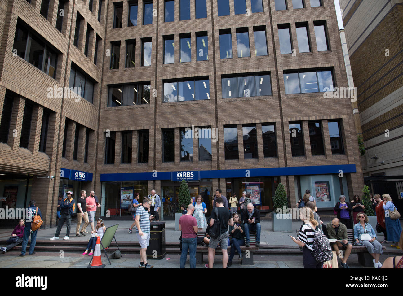 Upper street islington hi-res stock photography and images - Alamy