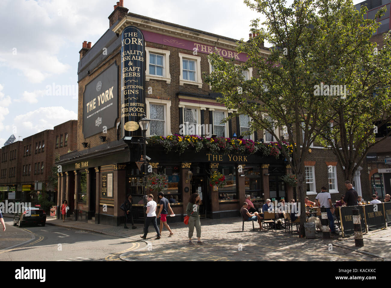 The york pub islington hi-res stock photography and images - Alamy