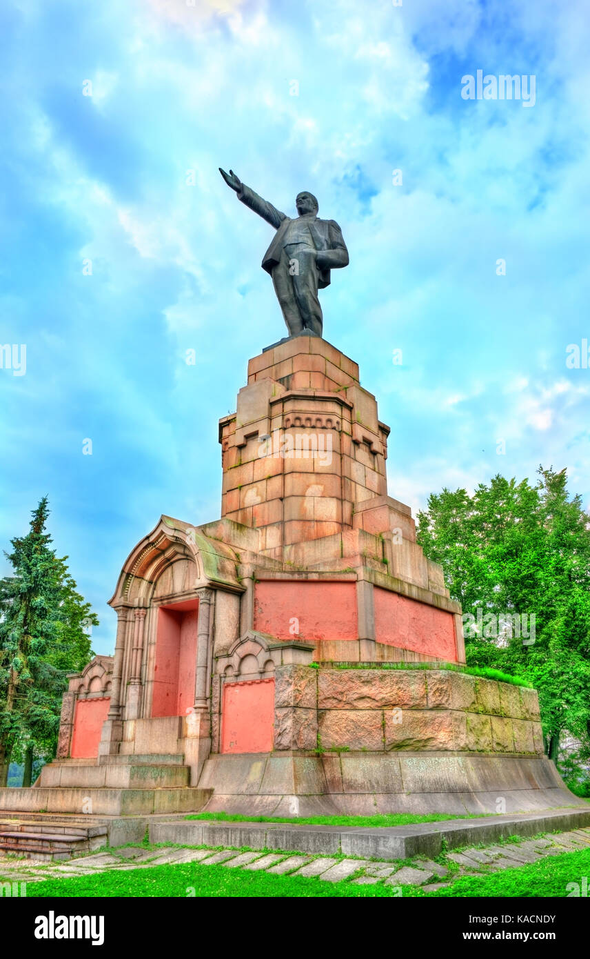 Soviet lenin memorial statue in hi-res stock photography and images - Alamy