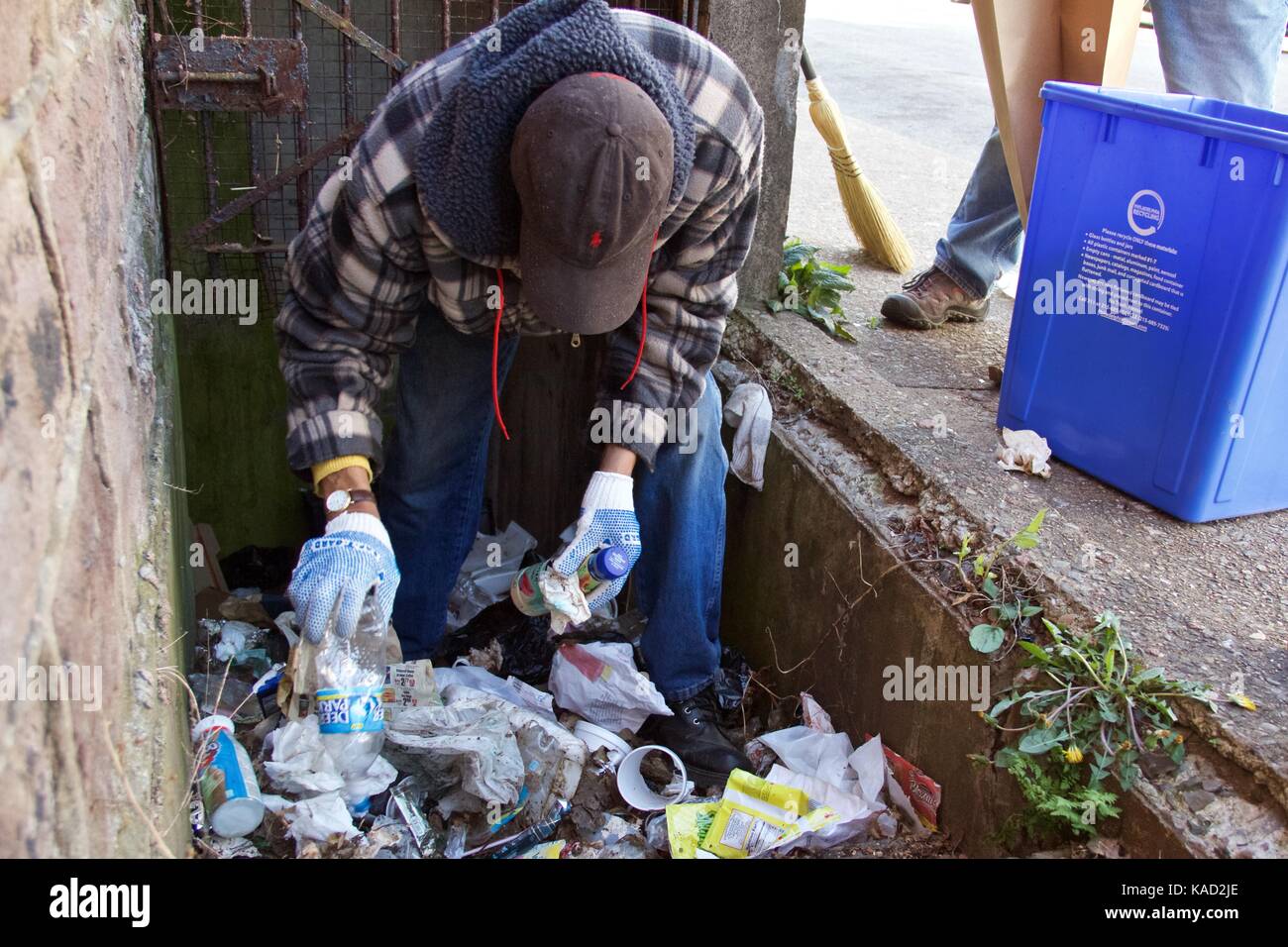 Neighborhood clean up hi-res stock photography and images - Alamy