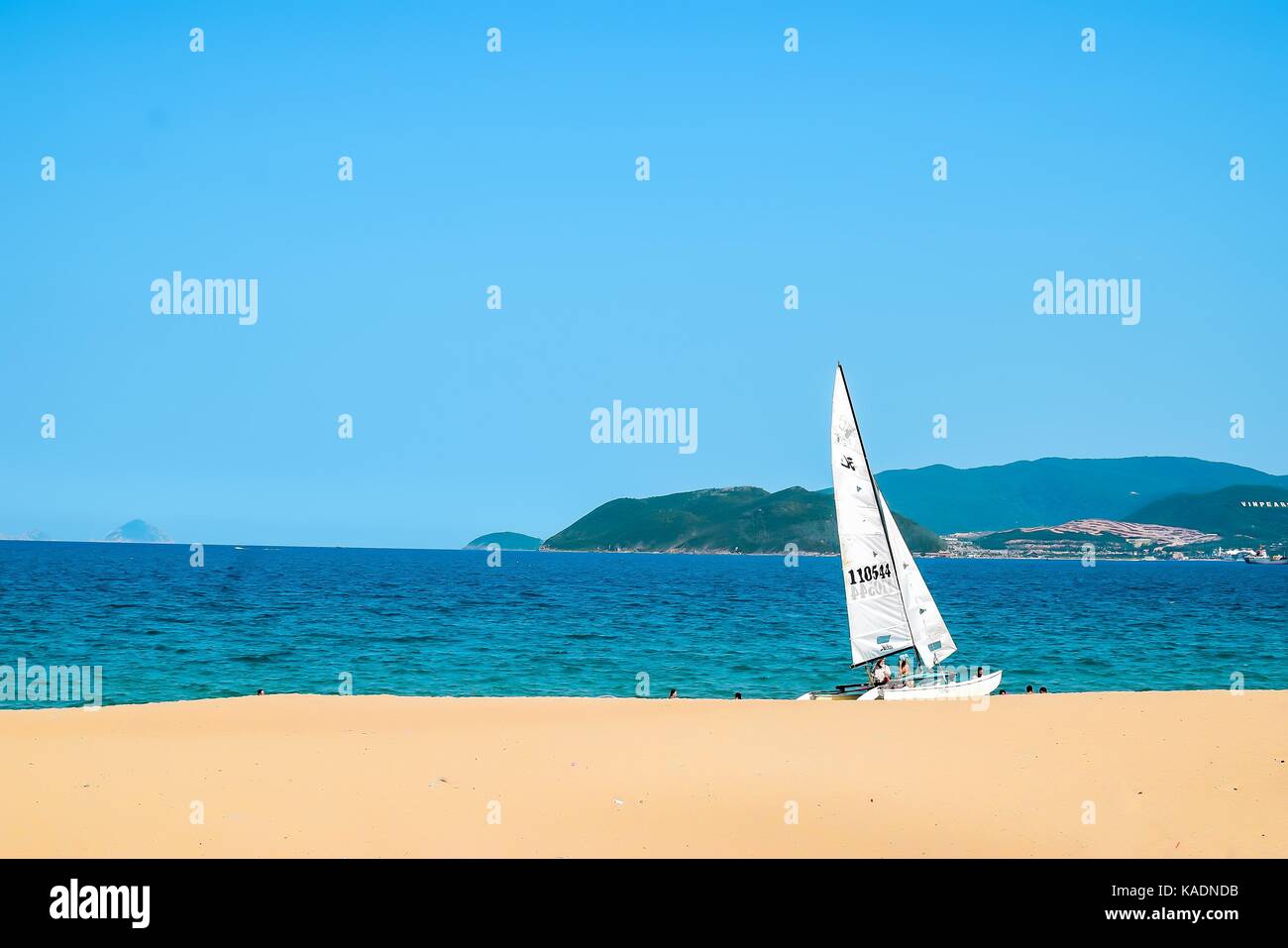 Sailboats on beach hi-res stock photography and images - Alamy