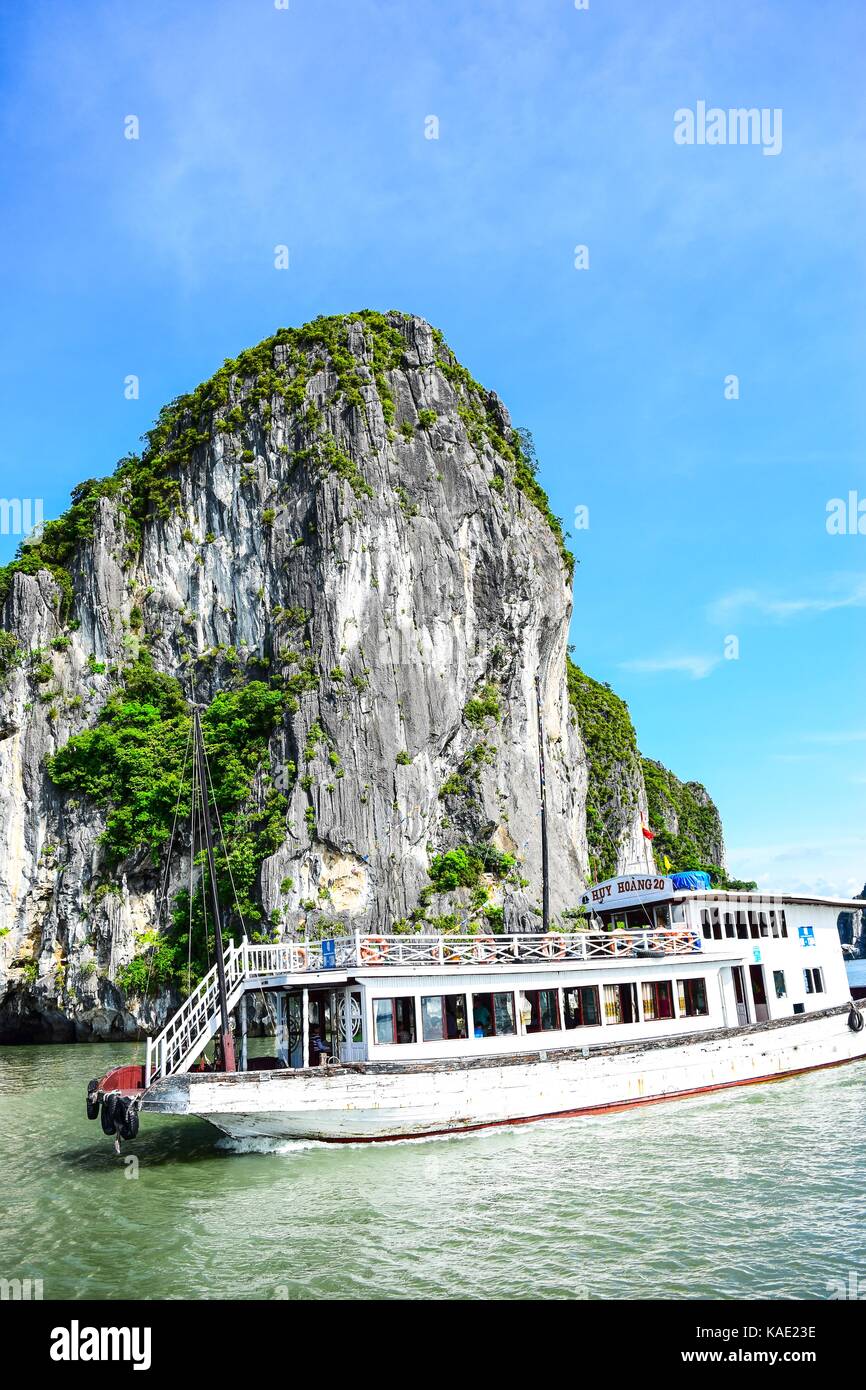 Floating village and rock islands in Halong Bay, Vietnam, Southeast ...