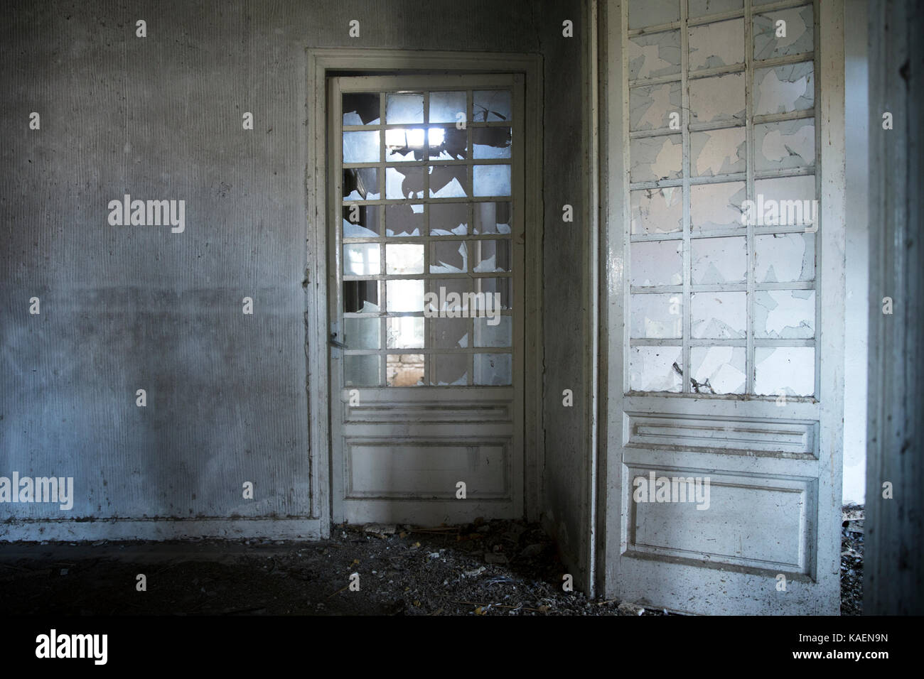 An old and dirty abandoned house Stock Photo - Alamy