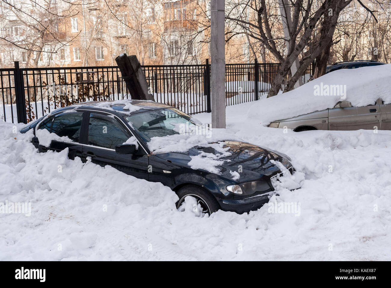 Car stucked winter hi-res stock photography and images - Alamy