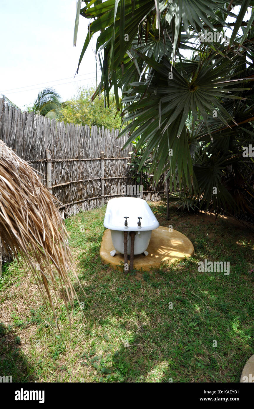 An hotel built from natural materials and directly onto this sandy soil ...