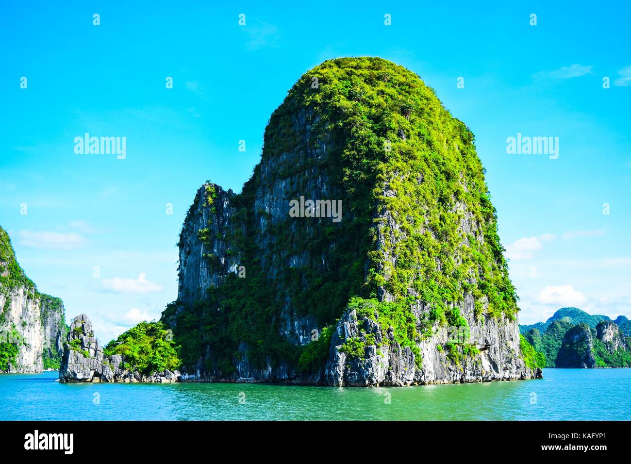 Limestone rocks in Halong Bay, Vietnam Stock Photo - Alamy
