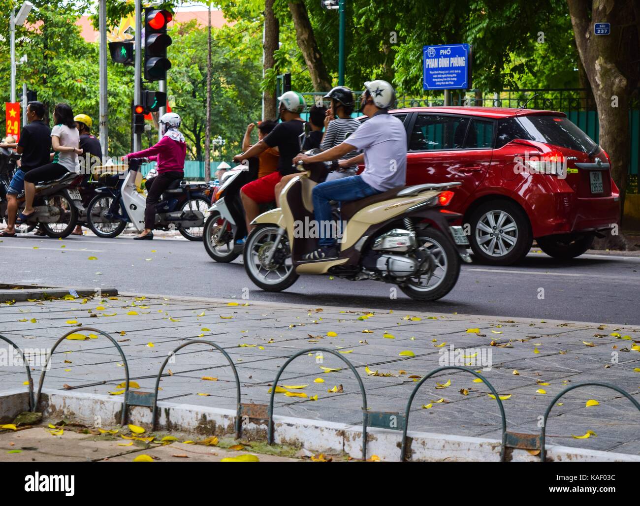 People falling in line hi-res stock photography and images - Alamy