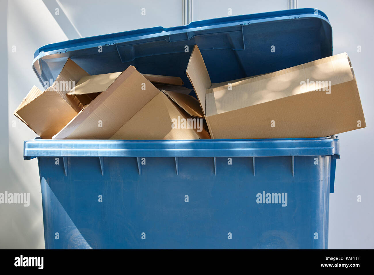 Cardboard trash hi-res stock photography and images - Alamy