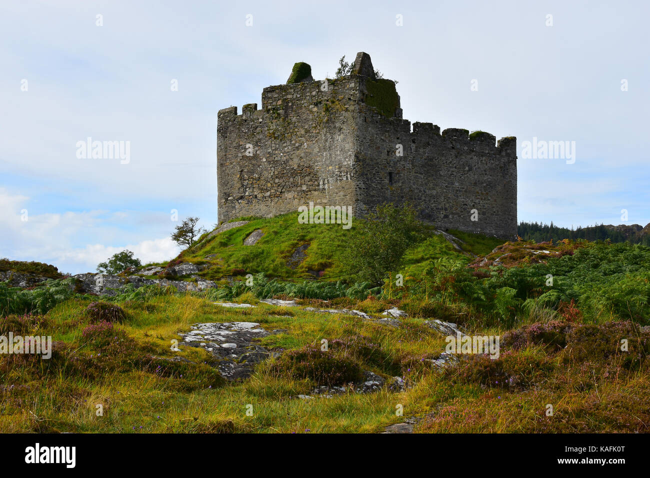 Castle tioram hi-res stock photography and images - Alamy