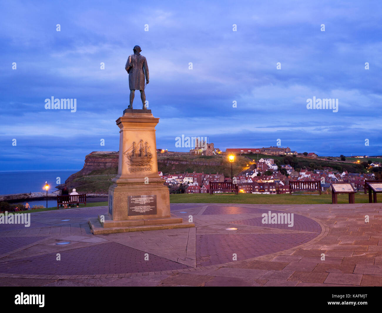Captain james cook monument whitby hi-res stock photography and images ...