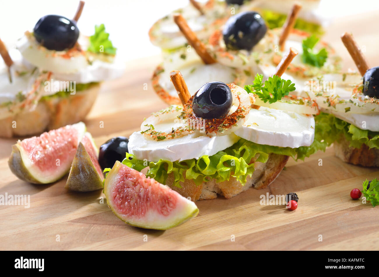 Goat cheese on baguette with fresh figs Stock Photo - Alamy