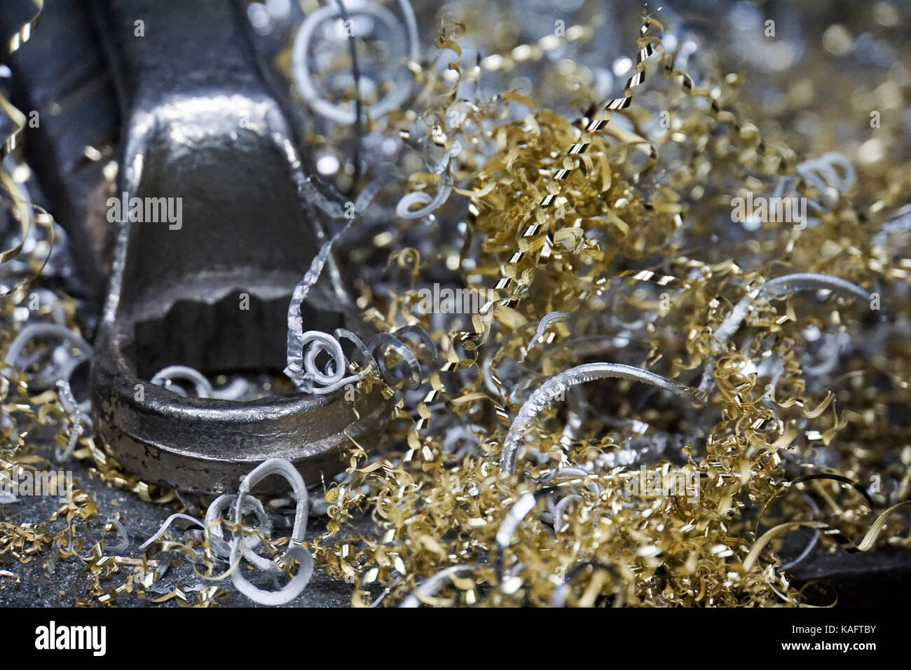 metal shavings on a Metal tooling shop floor Stock Photo - Alamy