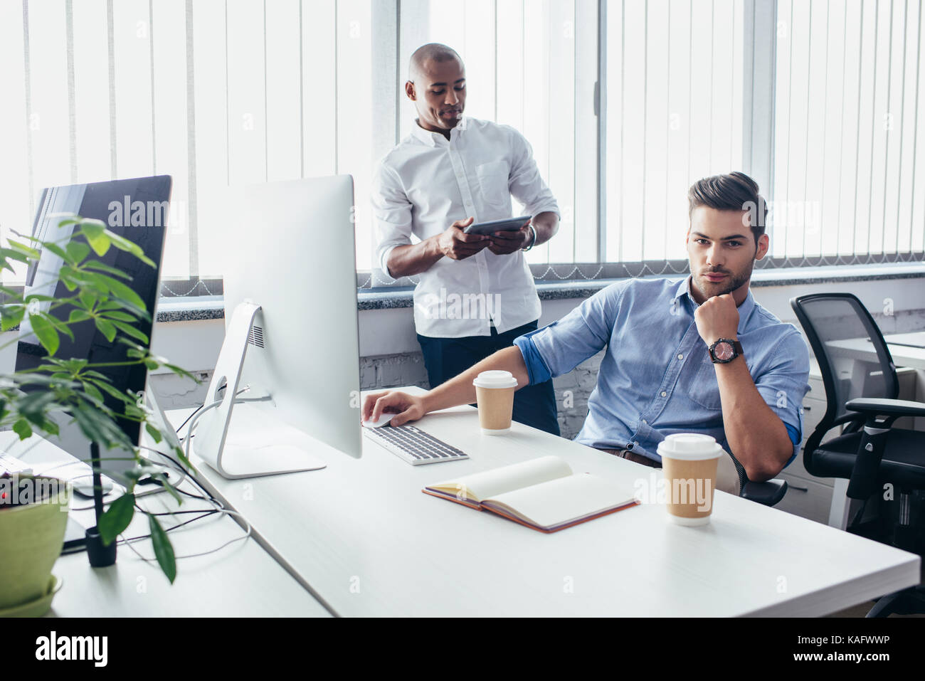 Businessmen in office hi-res stock photography and images - Alamy