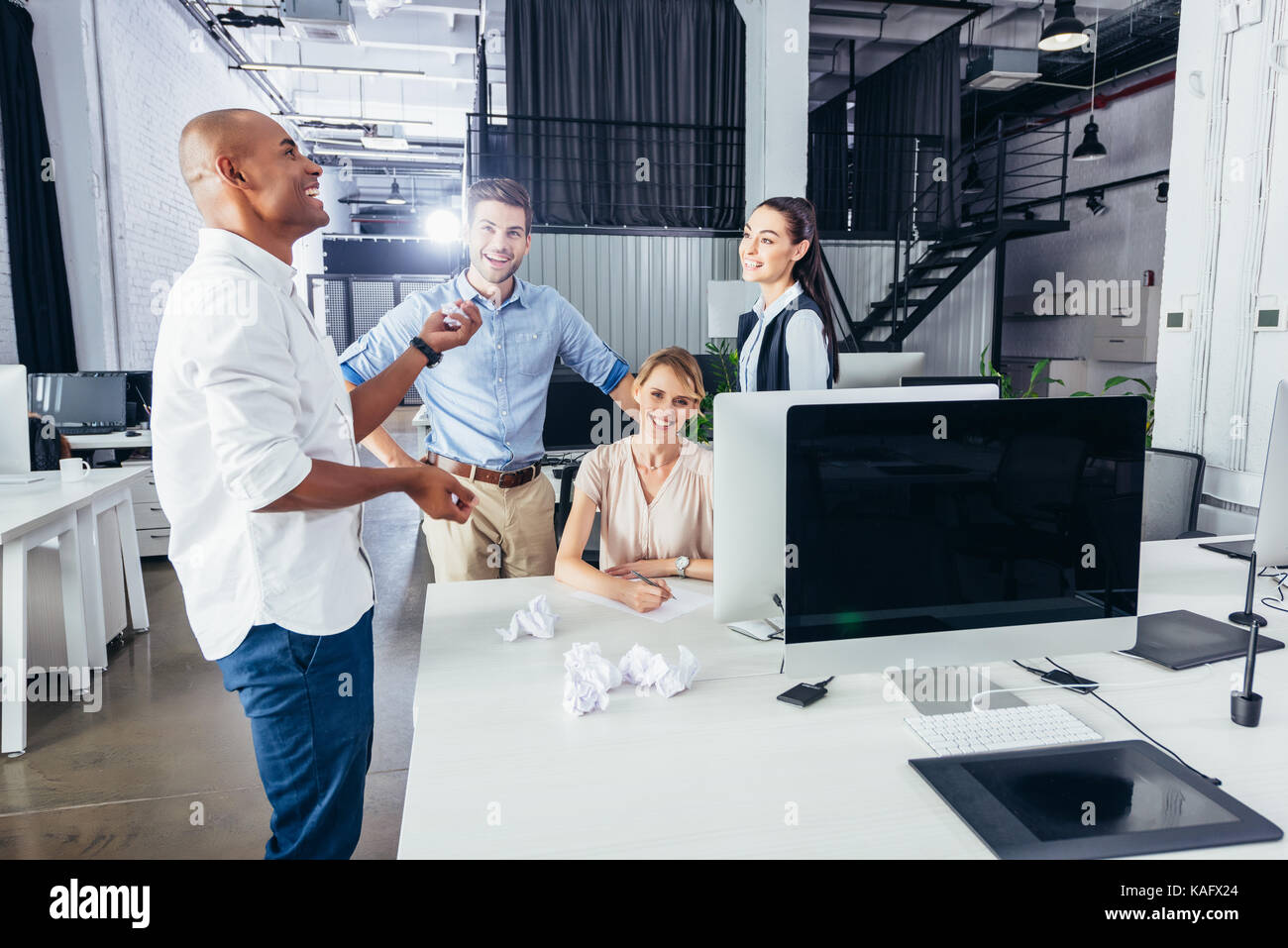 Office screens people hi-res stock photography and images - Alamy