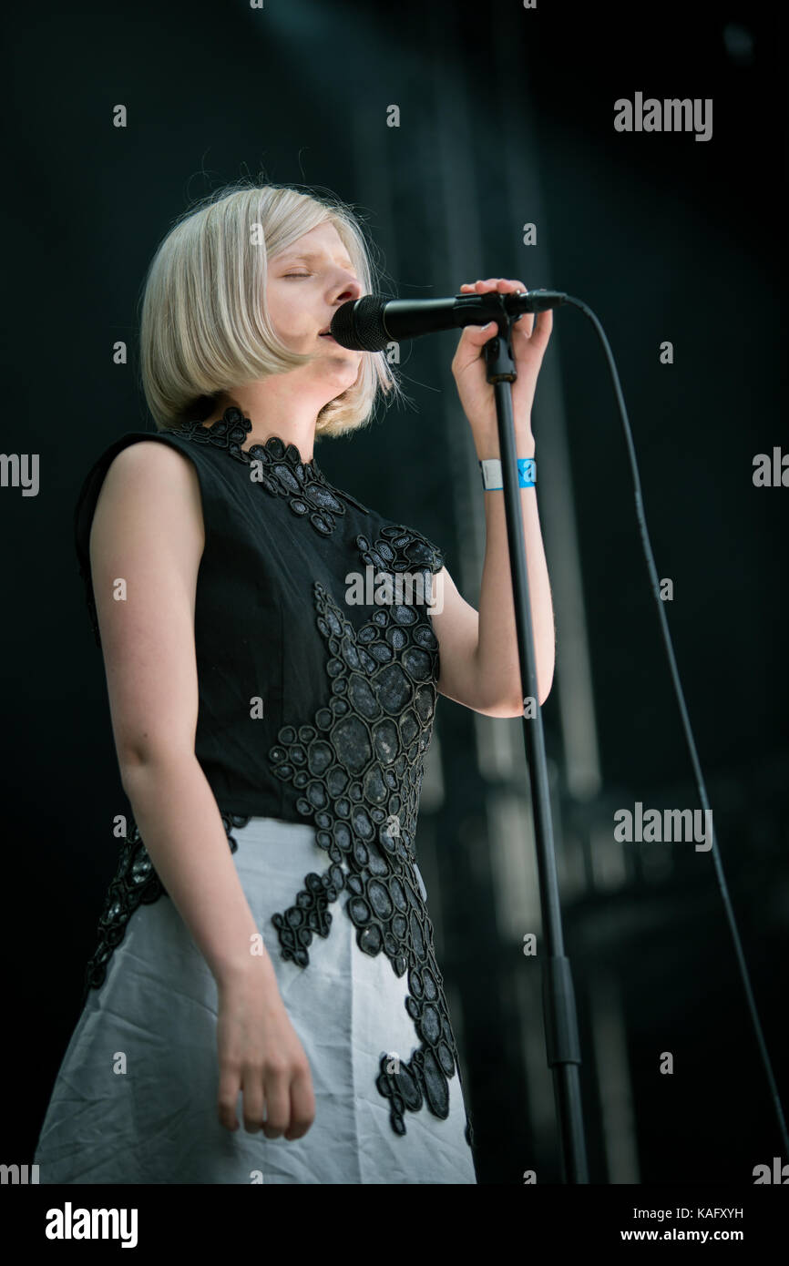 Young pop singer songwriter hi-res stock photography and images - Alamy