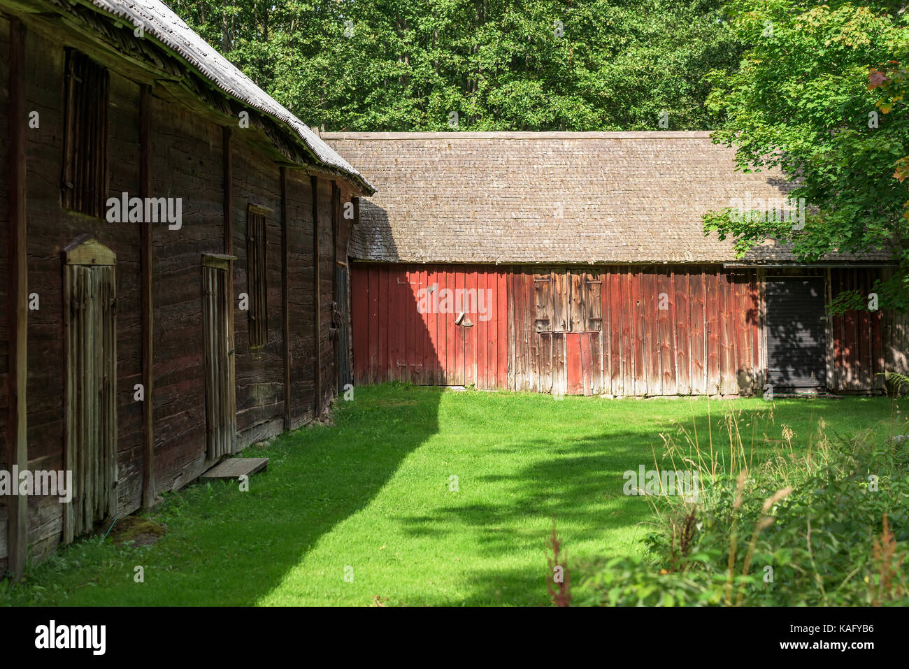Red black barn hi-res stock photography and images - Alamy