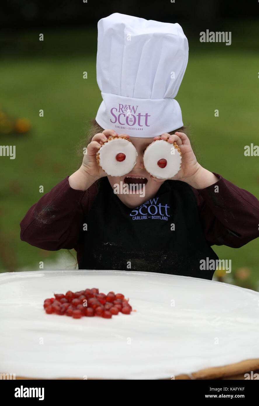 Be worlds largest ever empire biscuit hi-res stock photography and ...