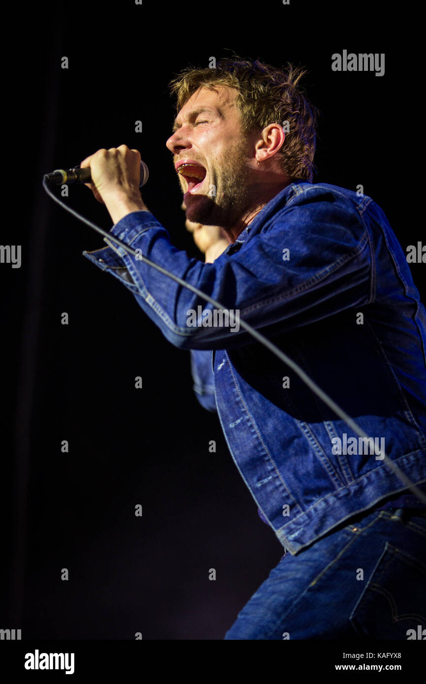 Britpop indie rock hi-res stock photography and images - Alamy