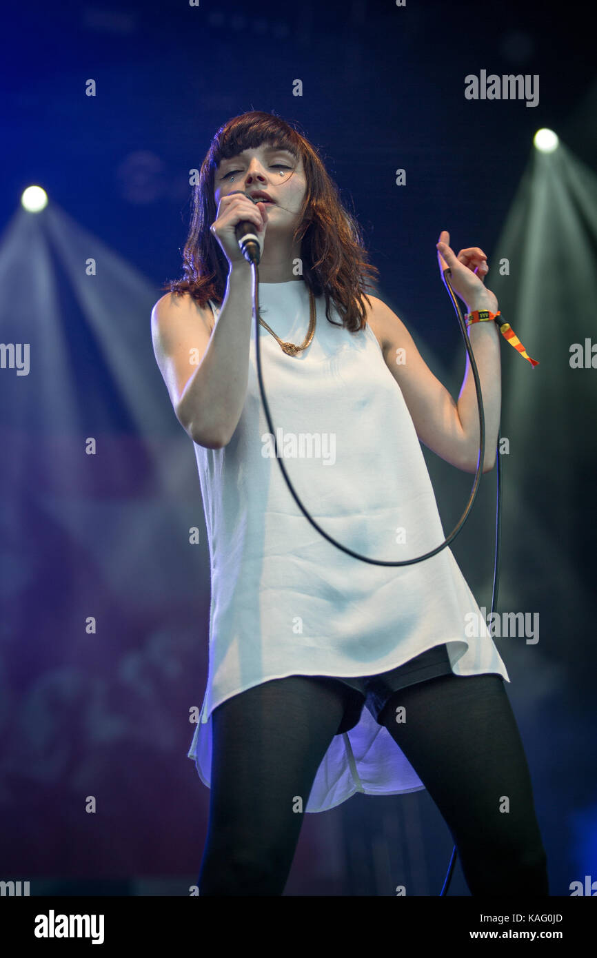 Chvrches vocalist hi-res stock photography and images - Alamy