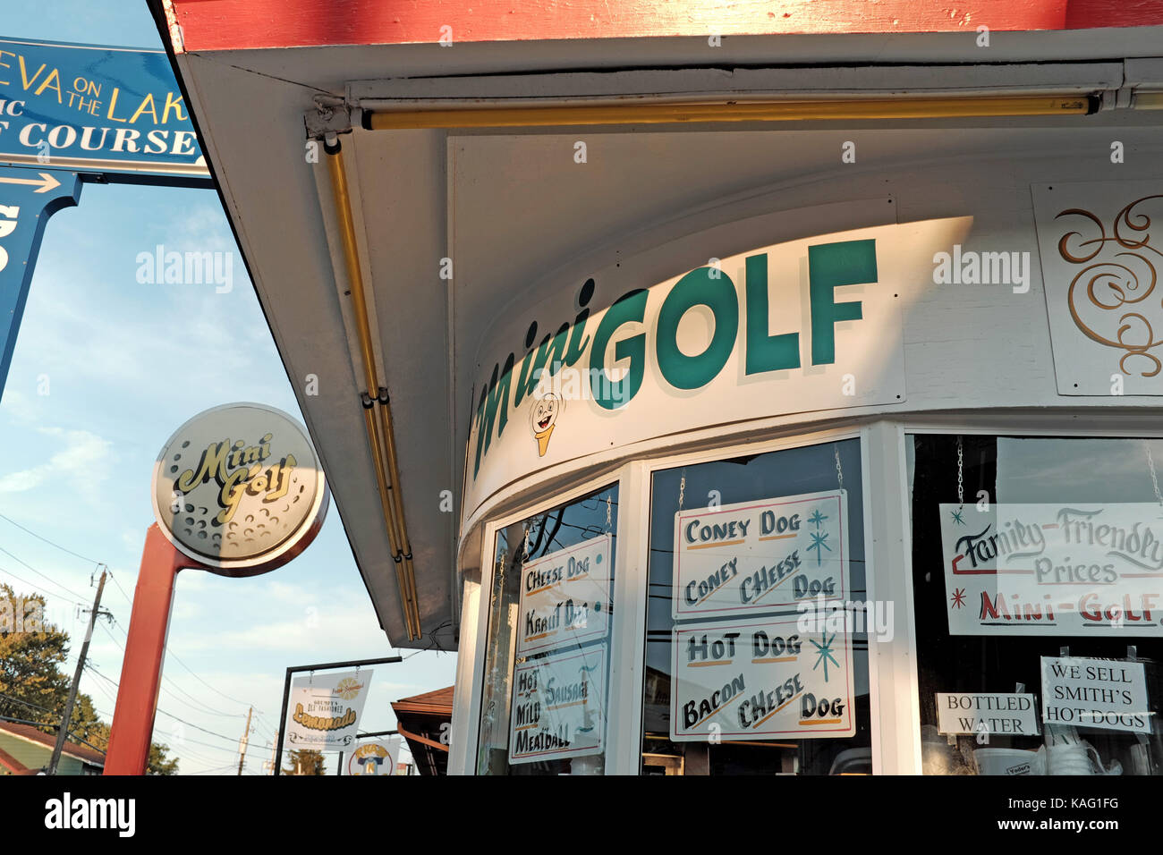 Miniature golf booth hi-res stock photography and images - Alamy