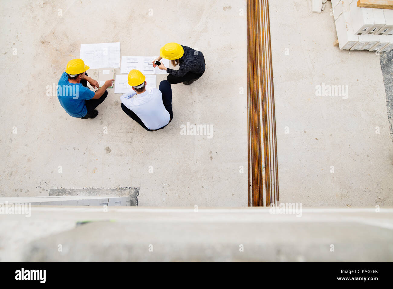 Architects and worker at the construction site Stock Photo - Alamy