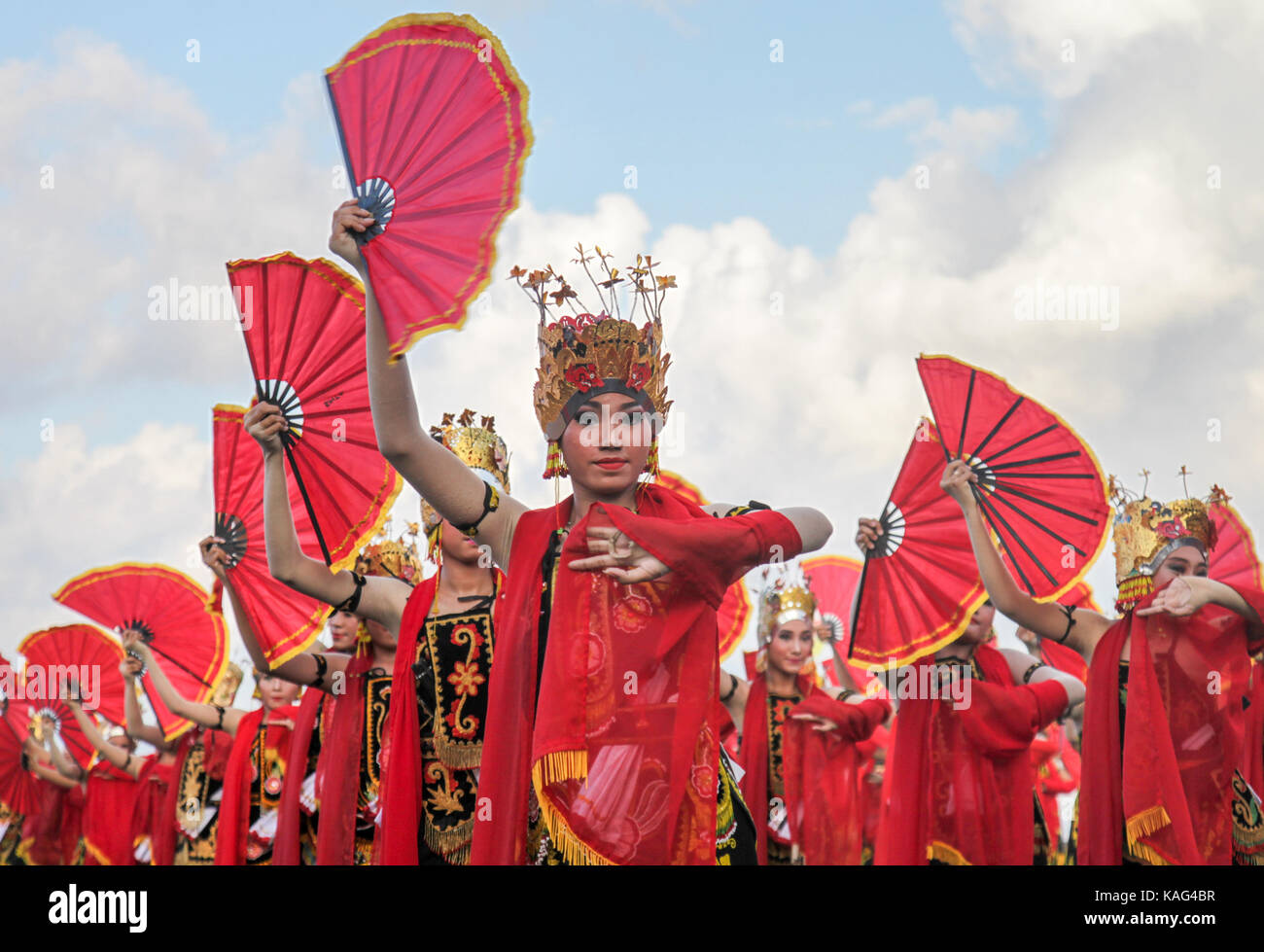 Gandrung dancer hi-res stock photography and images - Alamy