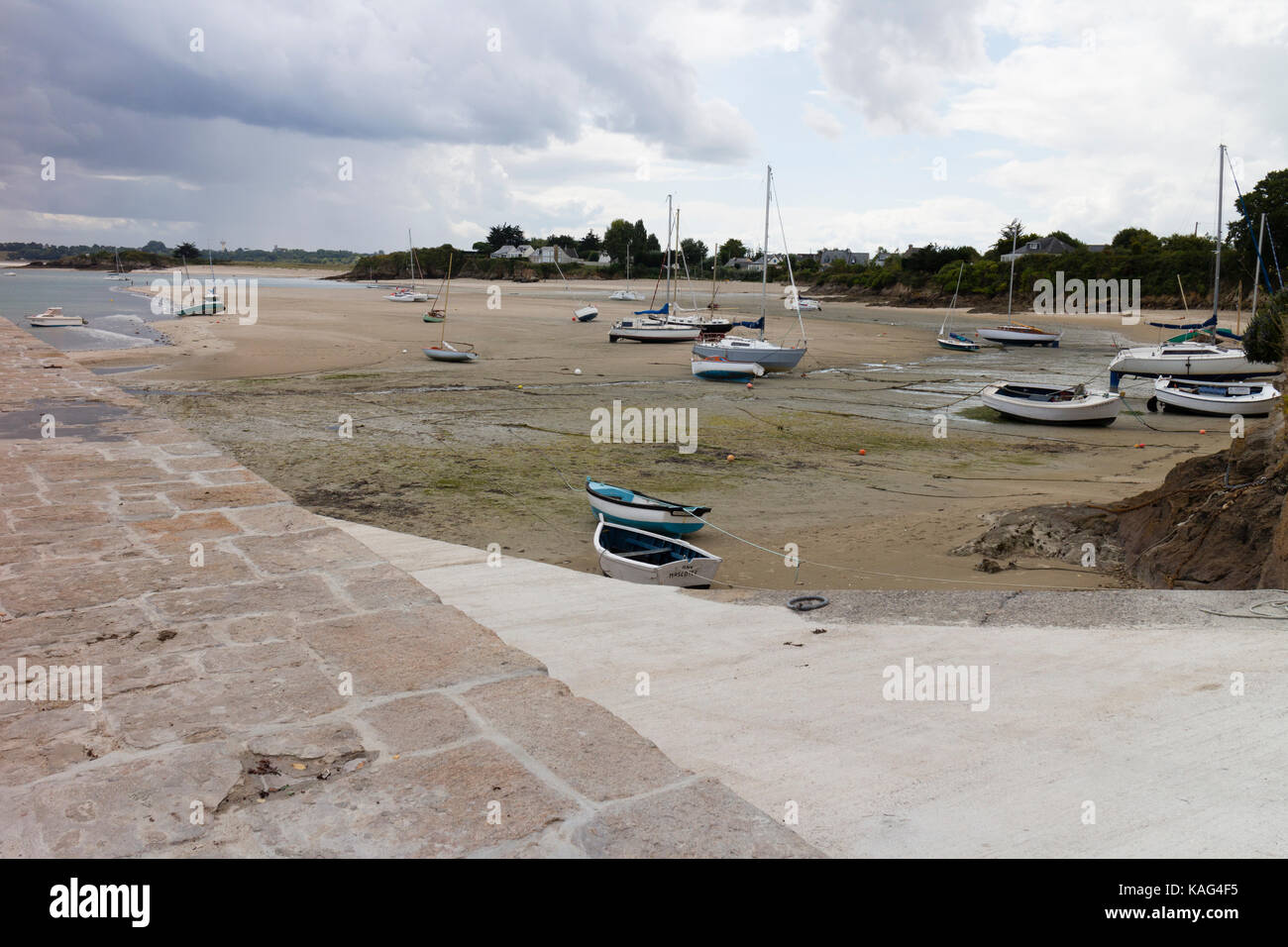 French harbour hi-res stock photography and images - Alamy