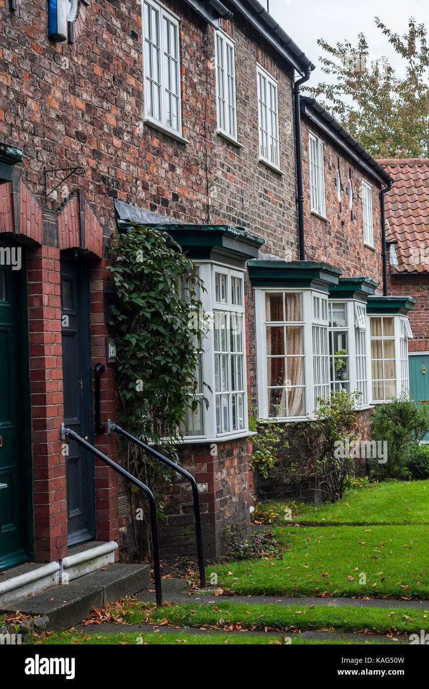 Terraced high street High Resolution Stock Photography and Images - Alamy