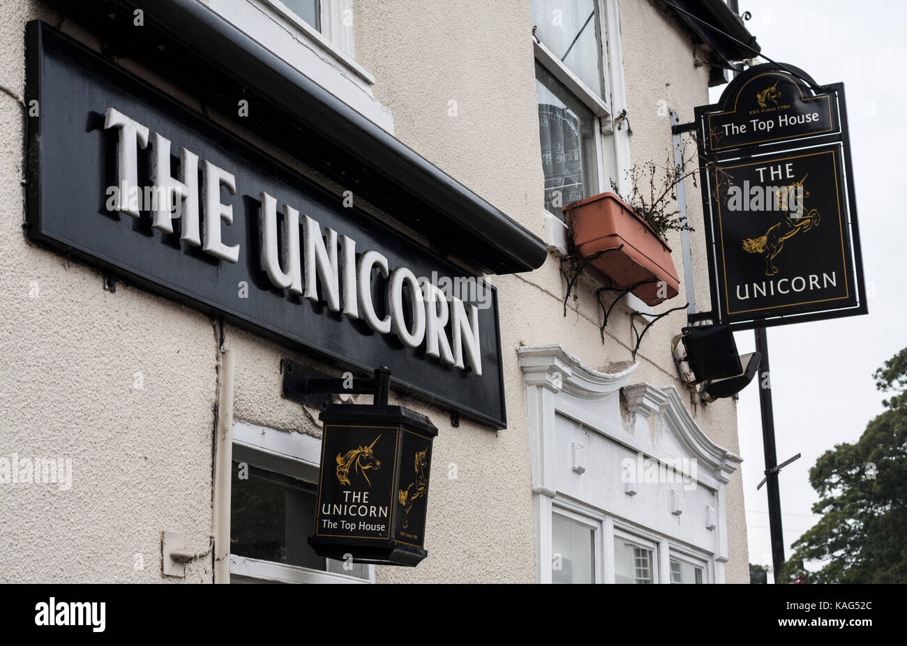 Unicorn pub hi-res stock photography and images - Alamy