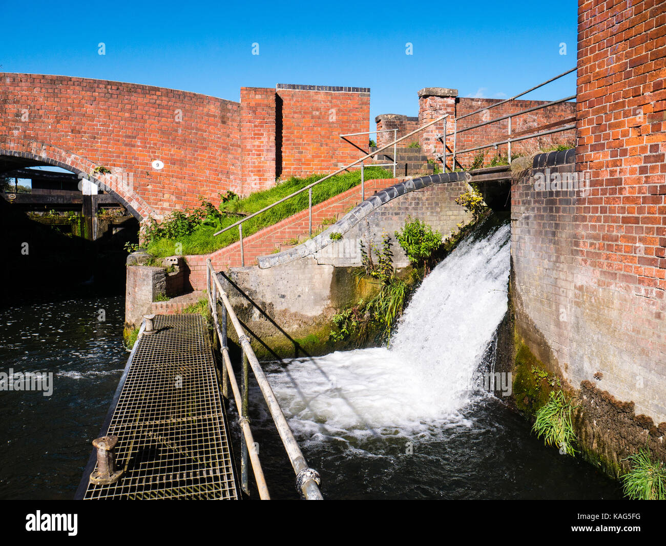 Waterworks Bridge, Fobney Lock nr Reading, River Kennet, Berkshire ...