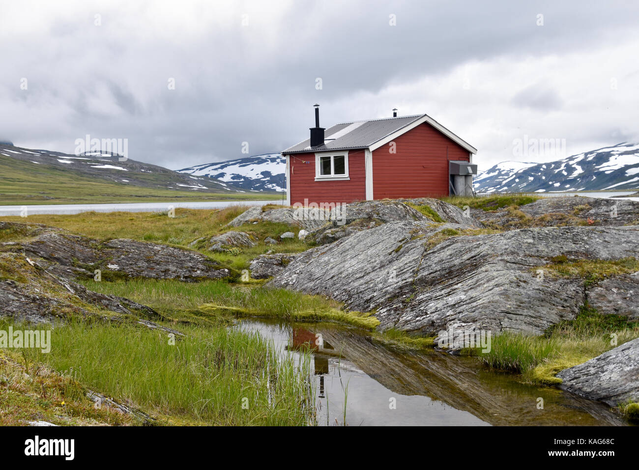 Sårjåsjaure mountain hut (Konsul Perssons stuga Stock Photo - Alamy
