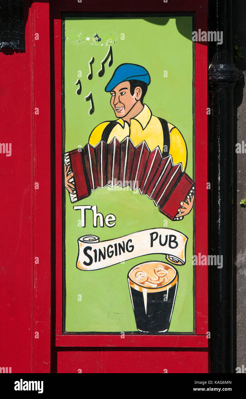 Singing pub hi-res stock photography and images - Alamy