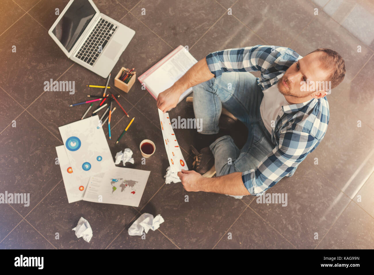 Motivation pensive hi-res stock photography and images - Alamy