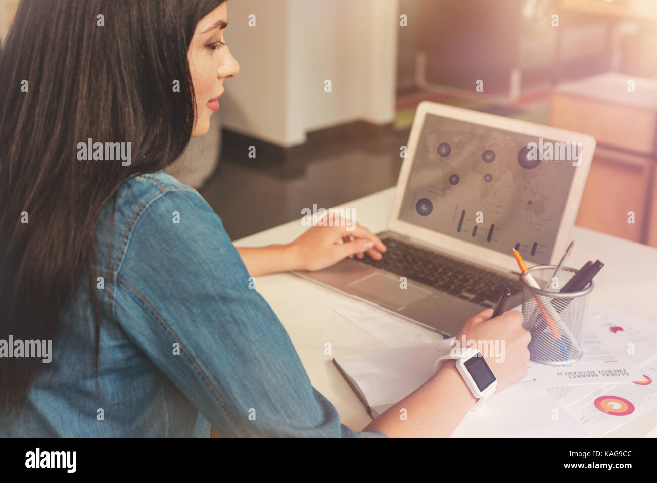 Laptop infographics hi-res stock photography and images - Alamy