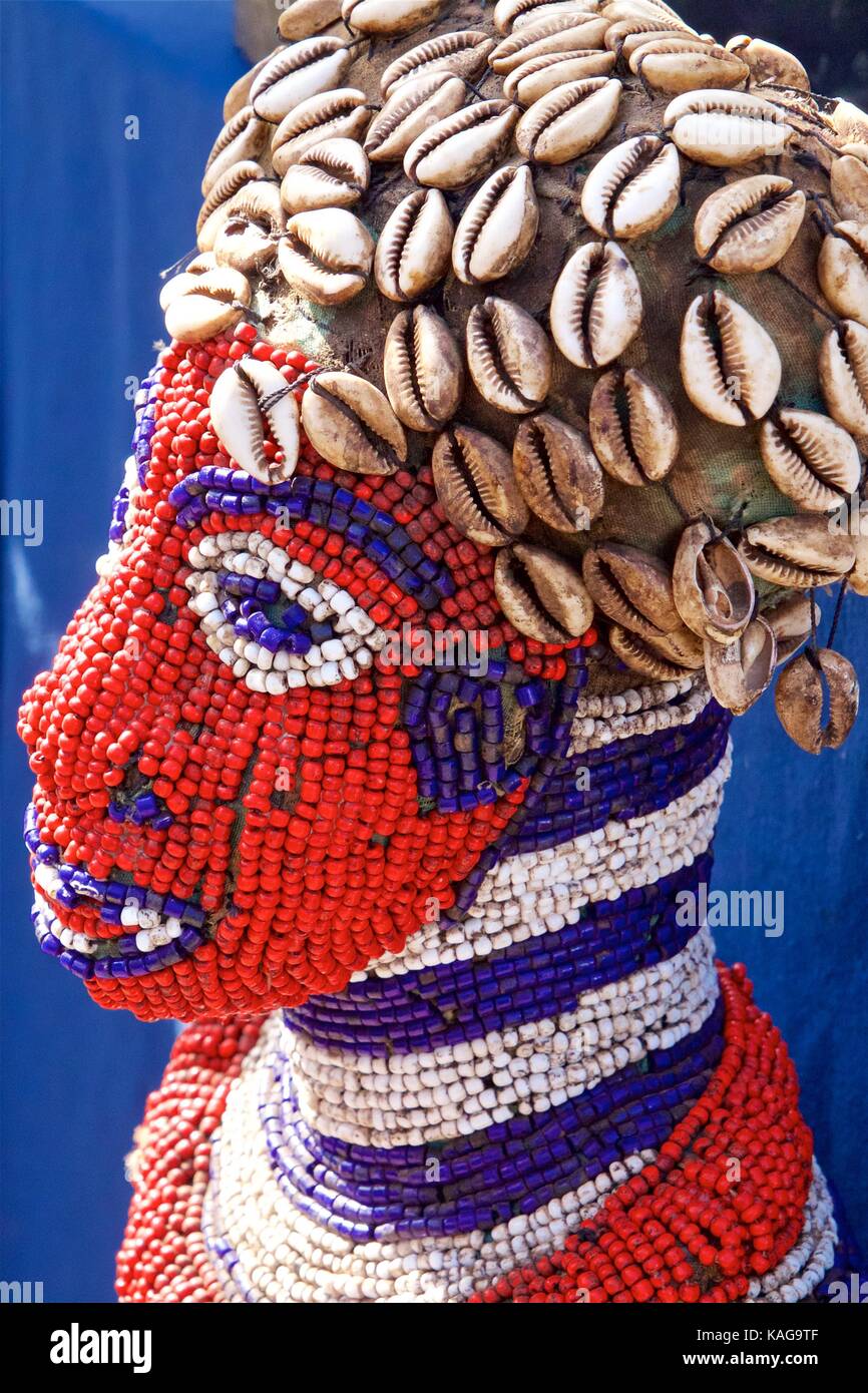African handicraft hi-res stock photography and images - Alamy