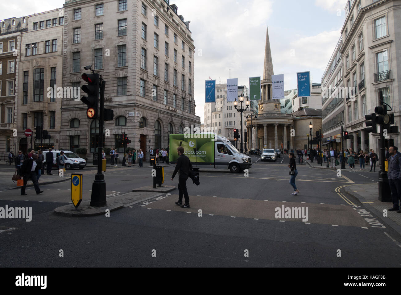 Oxford circus crossing hi-res stock photography and images - Alamy