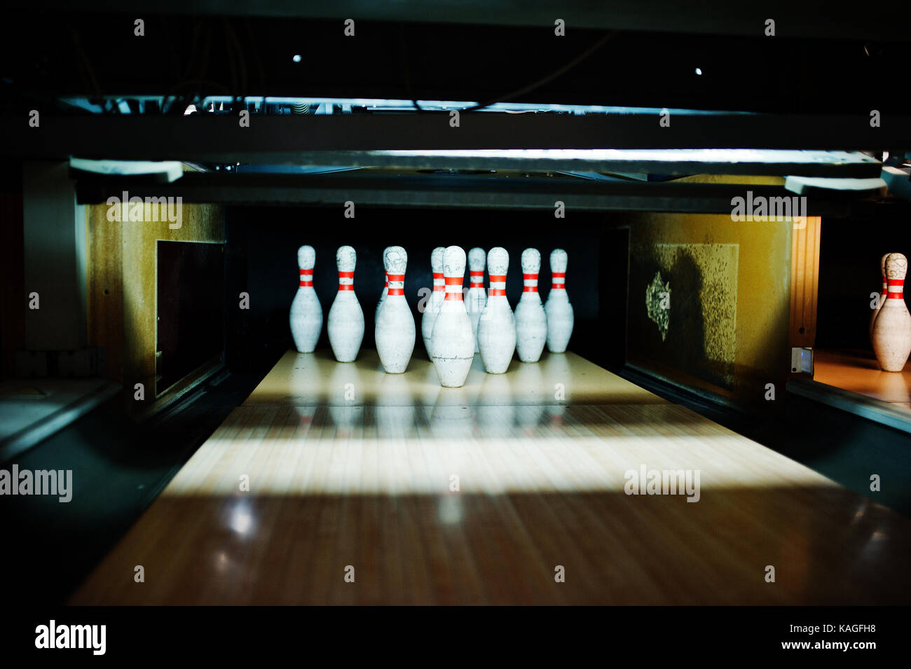 Close up of ten pins at bowling club Stock Photo - Alamy