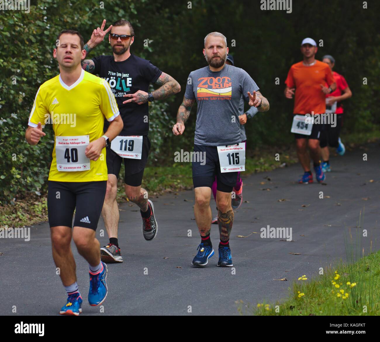 Run around the Fühlinger See, Cologne, public run Stock Photo - Alamy