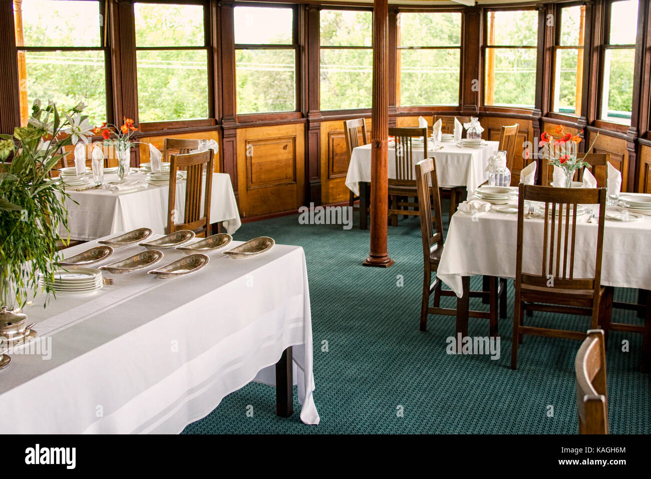 1930's dinner table hi-res stock photography and images - Alamy